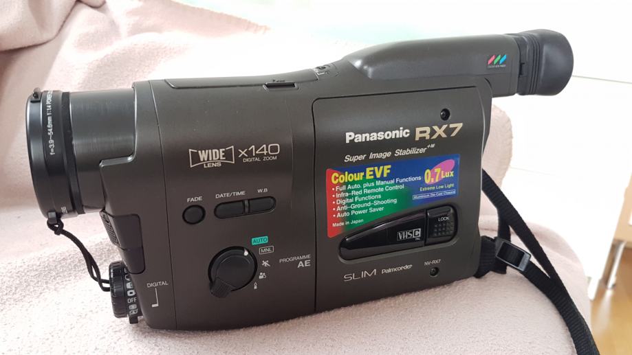 Panasonic VHS C kamera NV-RX7 s pripadajočo opremo in torbico,delujoča