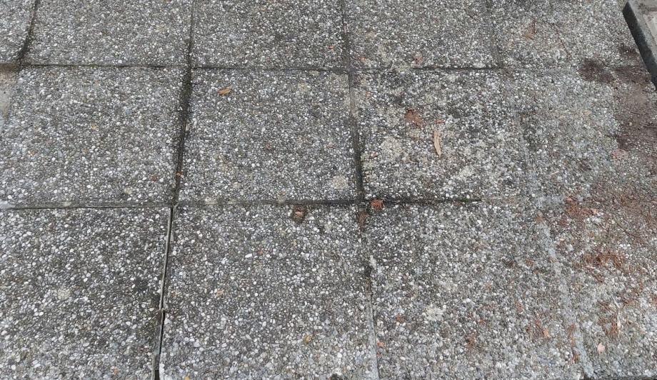 Prane plošče 40x40 cm, podarim - treba jih je še odštemati