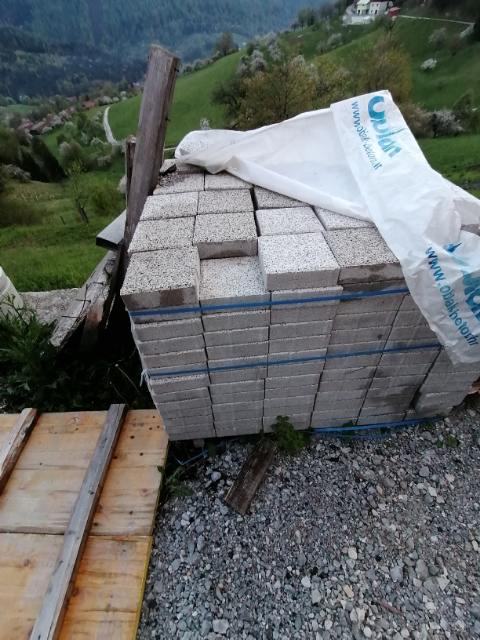 Tlakovci Oblak Premium