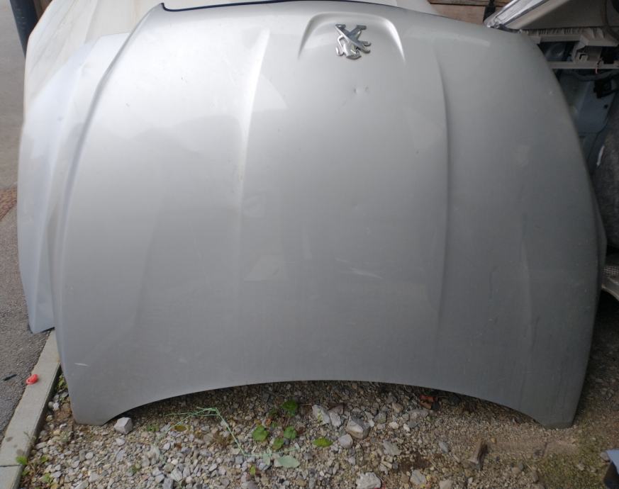 peugeot 508 pokrov motorja havba spredaj original