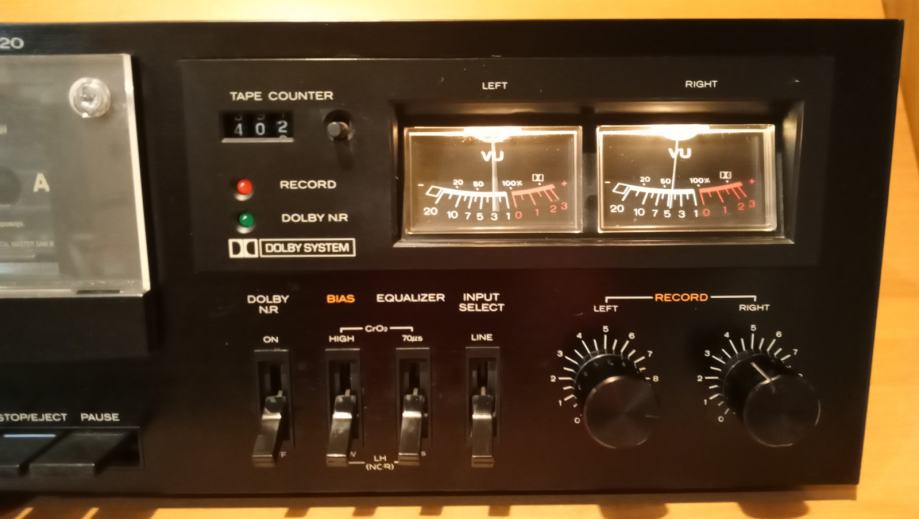 Kasetofon Hitachi D-220