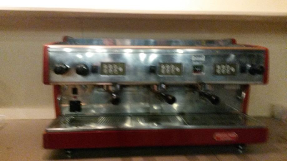 KAVOMAT EMONEC NA 3 ROČKE