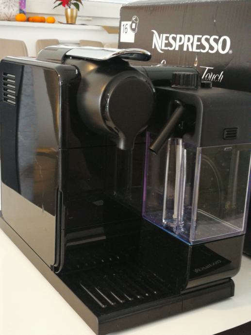 Kavni aparat Nespresso Lattissima Touch EN 550 B Black DELONGHI