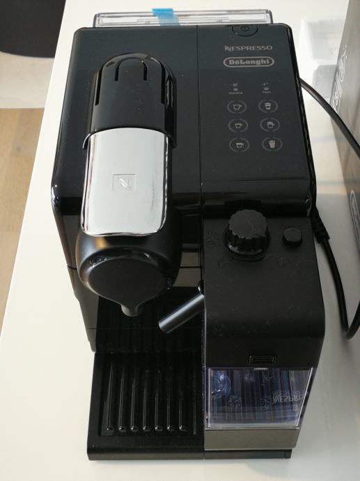 Kavni aparat Nespresso Lattissima Touch EN 550 B Black DELONGHI