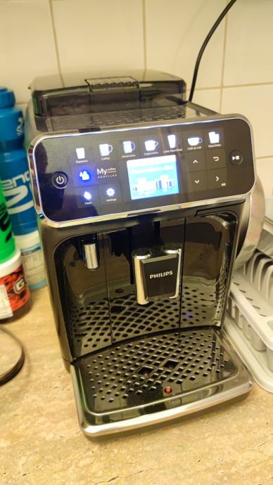 Philips avtomatski kavni aparat EP 5441/50