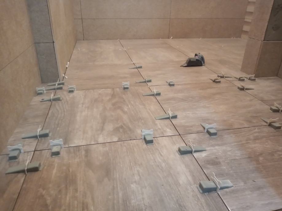 STORITEV: OBNOVA KOPALNIC, KUHINJ