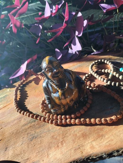 Buda Kipec iz Kristala (Tigrovo Oko)