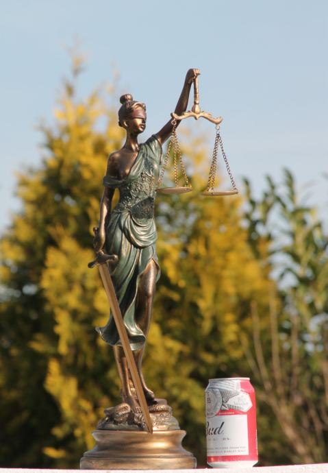 Gospa pravica - kip justica boginja pravice