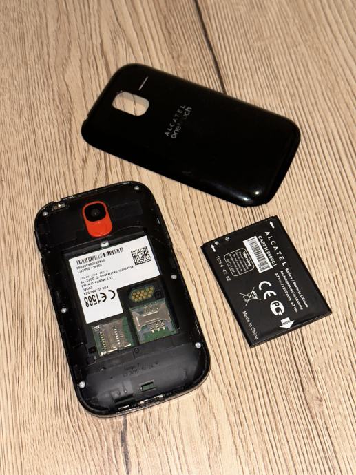 Alcatel OT-2000 mobilni telefon za starejše