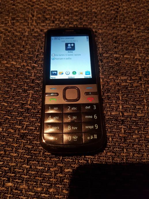 Klasicni mobilni telefon mobitel Nokia c5