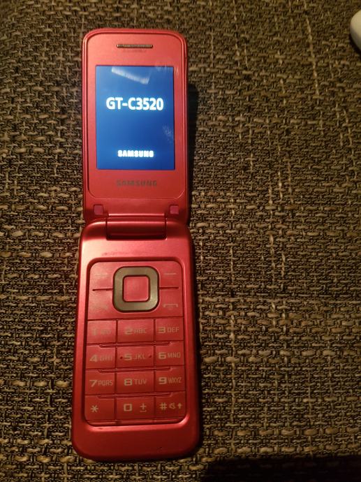 Klasicni mobilni telefon mobitel samsung