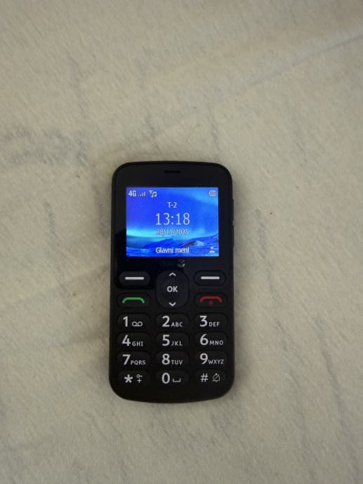 Klasični mobilni telefon za starejše