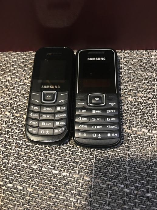 klasični mobilnik mobitel samsung 2kosa