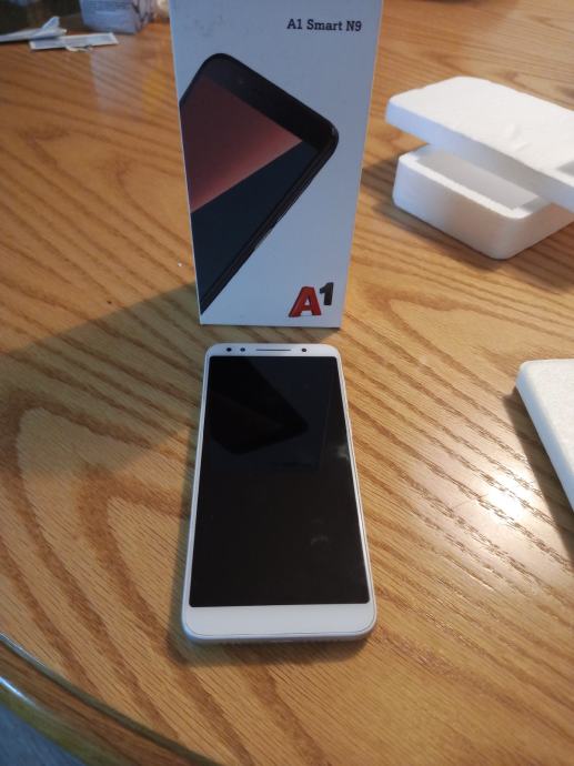 Mobilni telefon A1 Smart N9