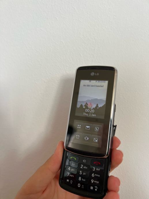 Mobilni telefon LG