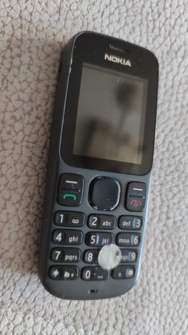 Mobilni telefon Nokia 100-primeren za starejše