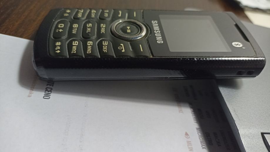 MOBILNI TELEFON NA TIPKE