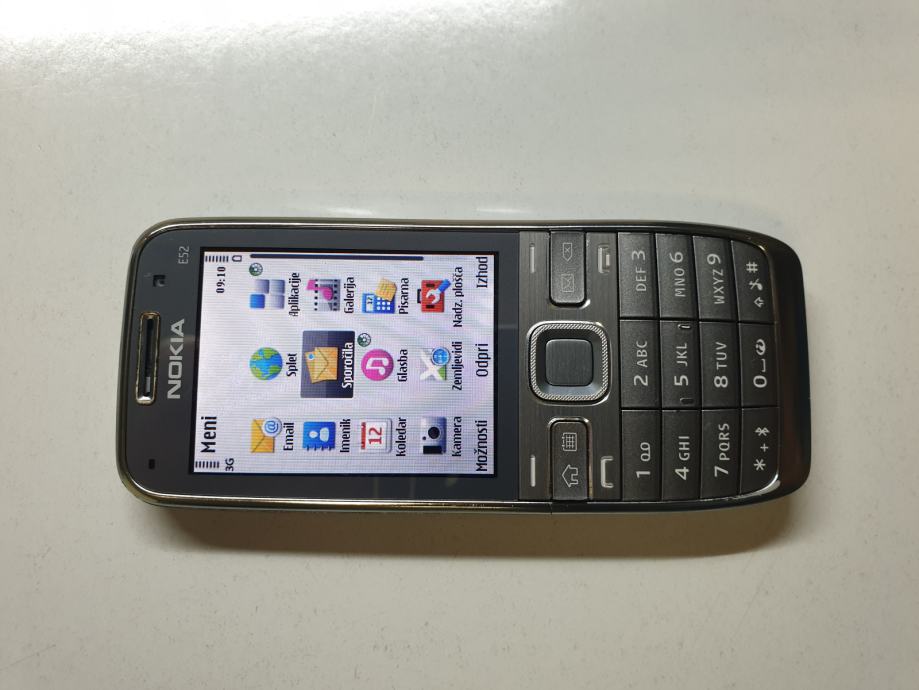 Nokia E52
