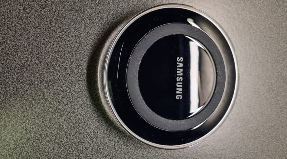 Samsung magnetni polnilec