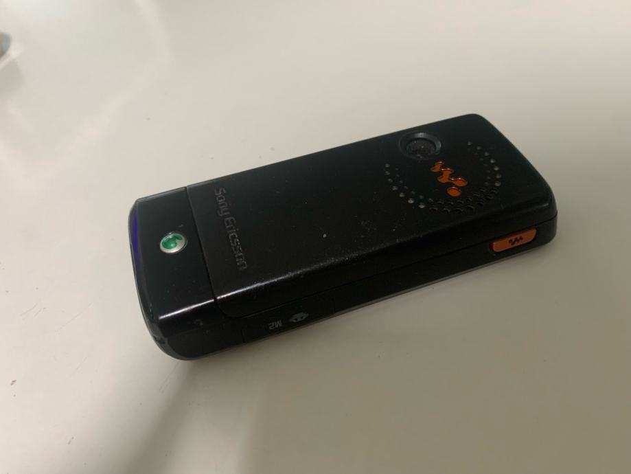 Sony Ericsson W200i (Delujoč)