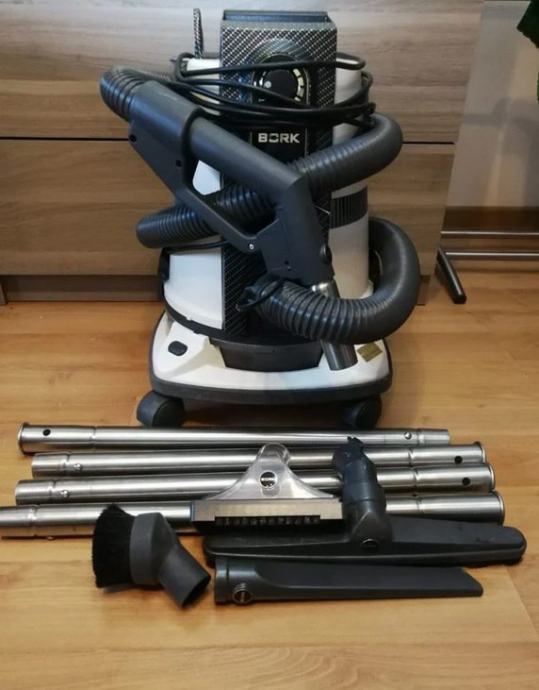 Bork V601 sesalnik