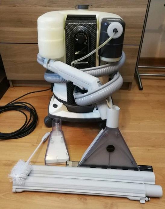 Bork V601 sesalnik