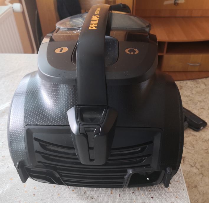 Prodam zelo lepo ohranjen sesalec Philips xb9154/09