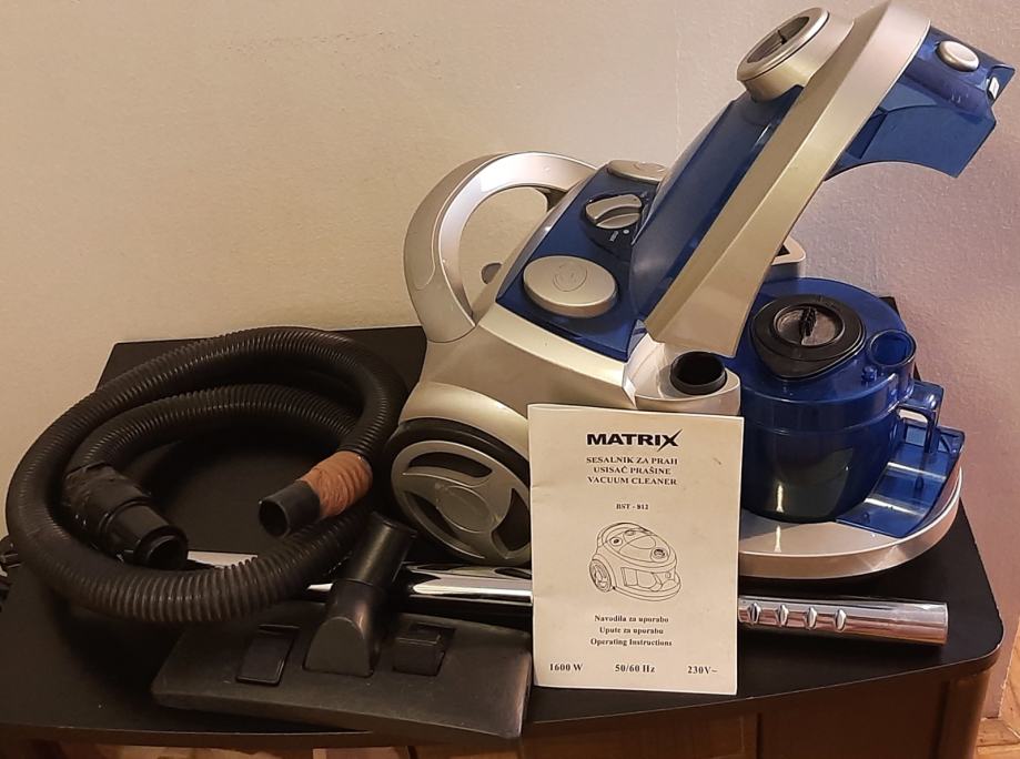 Sesalec MATRIX BST-812