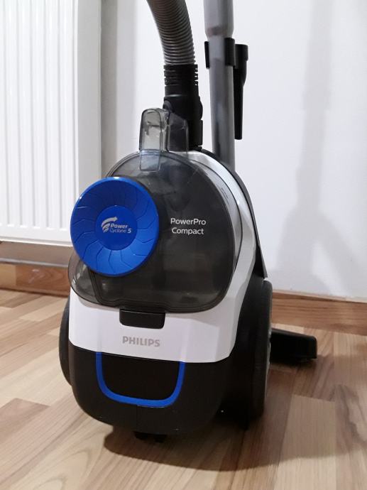 Sesalec Philips Power Pro Compact 1 leto star