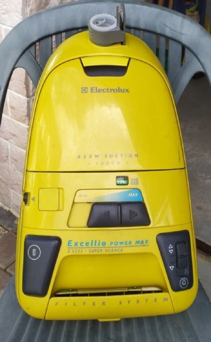 Sesalnik Electrolux Excellio power max brez cevi