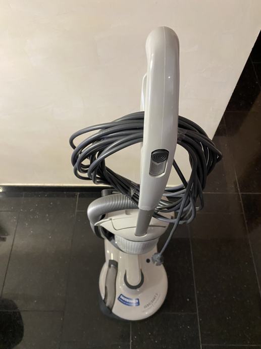 Stroj za poliranje in sesalnik Sebo Dart 3