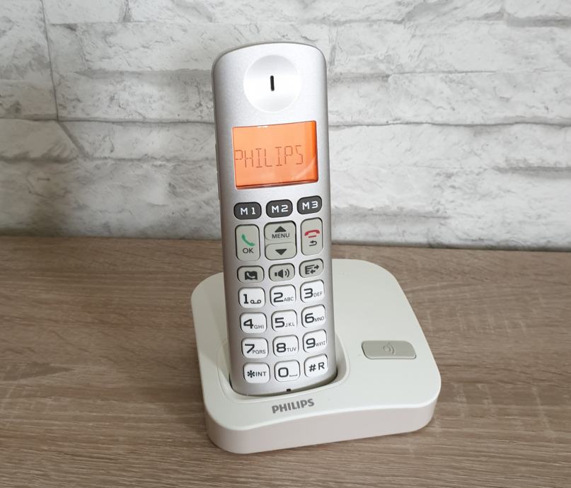 Prenosni telefon Philips XL300