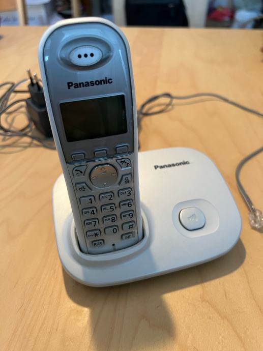 Prenosni stacionarni telefon Panasonic s polnilnimi baterijami