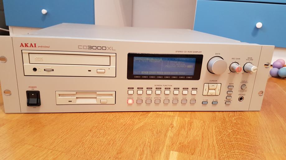 AKAI CD3000XL SAMPLER