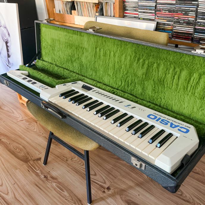 Casio AZ-1 Keytar Vintage (Very rare)