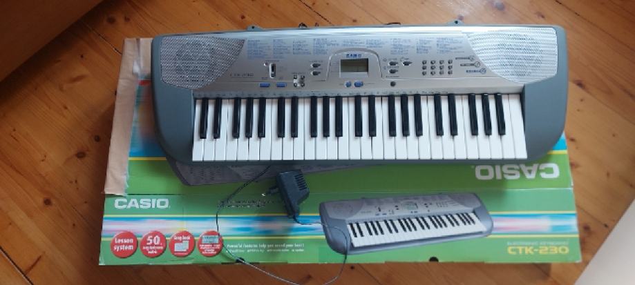 Casio - sintesajzer (CTX - 250)