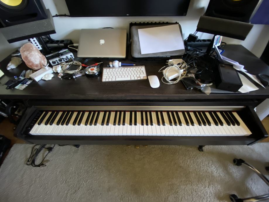 Clavinova Yamaha CLP - 220 ( električni klavir, pianino )