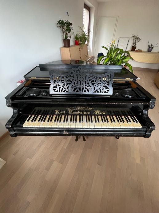 Klavir Karl Hamburger
