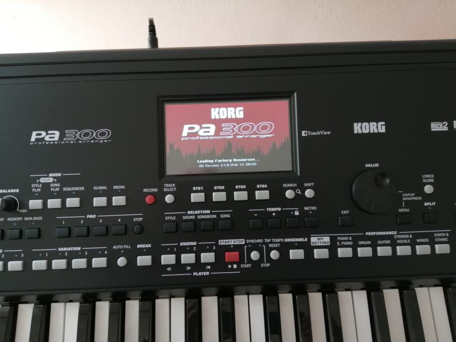 Novi Korg PA-300, 32mb semple ram-a