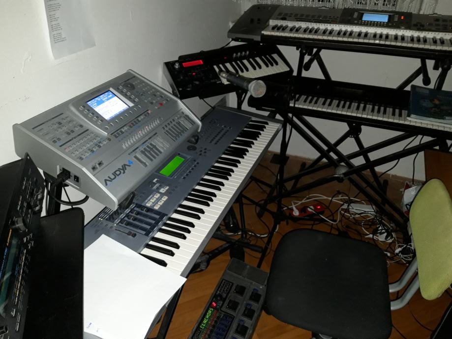 Korg exT3,Roland jv 1080 Yamaha motif es7