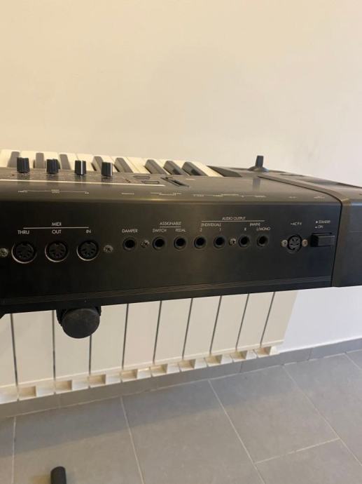 Korg TR 76