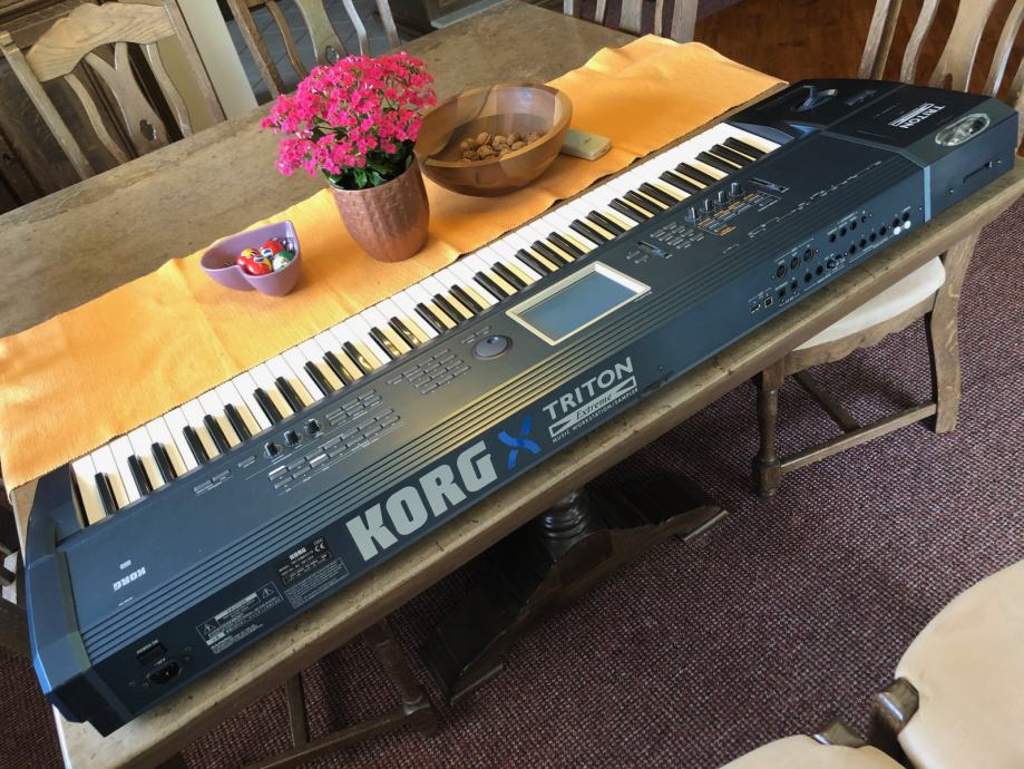 Korg TRITON EXTREME 76 + EXB-MOSS (kot nov!)