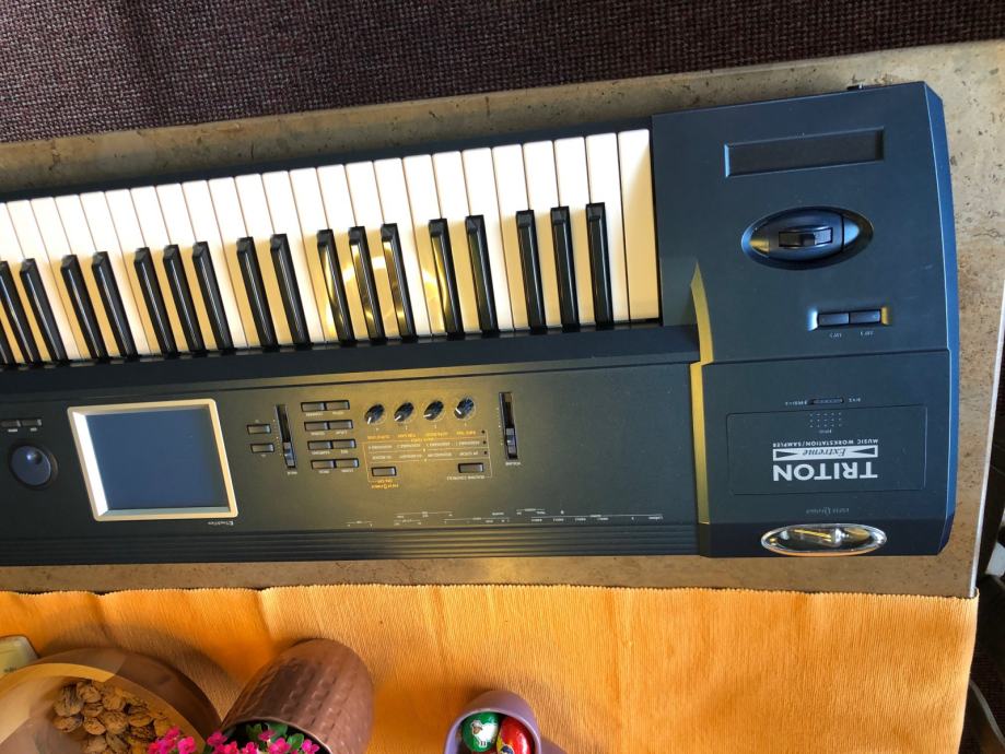 Korg TRITON EXTREME 76 + EXB-MOSS (kot nov!)