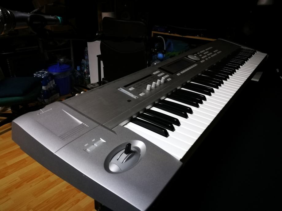 Prodam KORG TRITON LE 76 - odlično ohranjeno