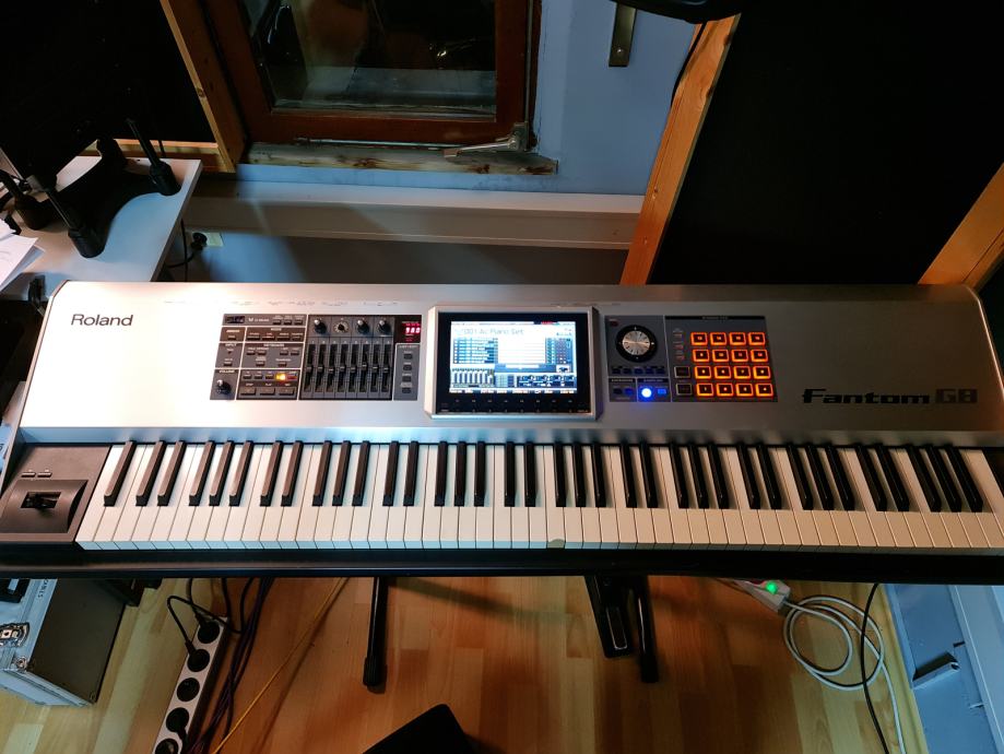 Prodam ROLAND FANTOM G8 + flight case