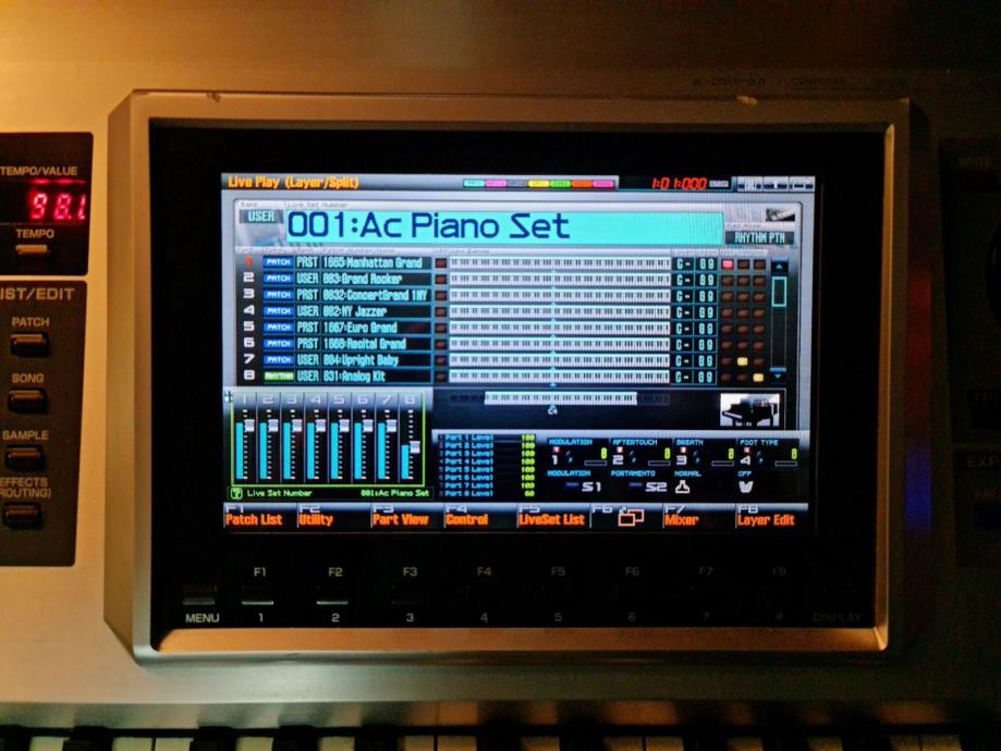 Prodam ROLAND FANTOM G8 + flight case