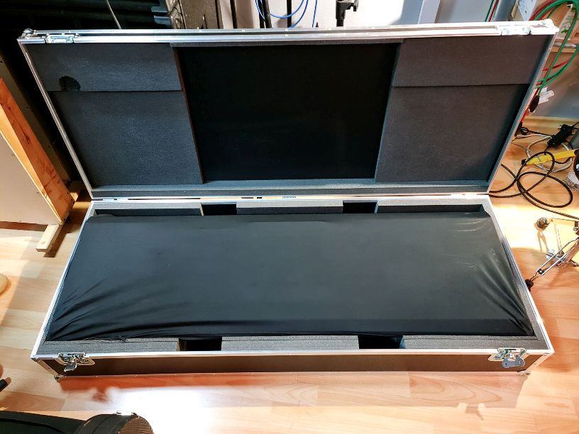 Prodam ROLAND FANTOM G8 + flight case