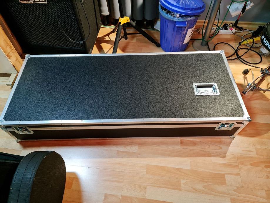 Prodam ROLAND FANTOM G8 + flight case