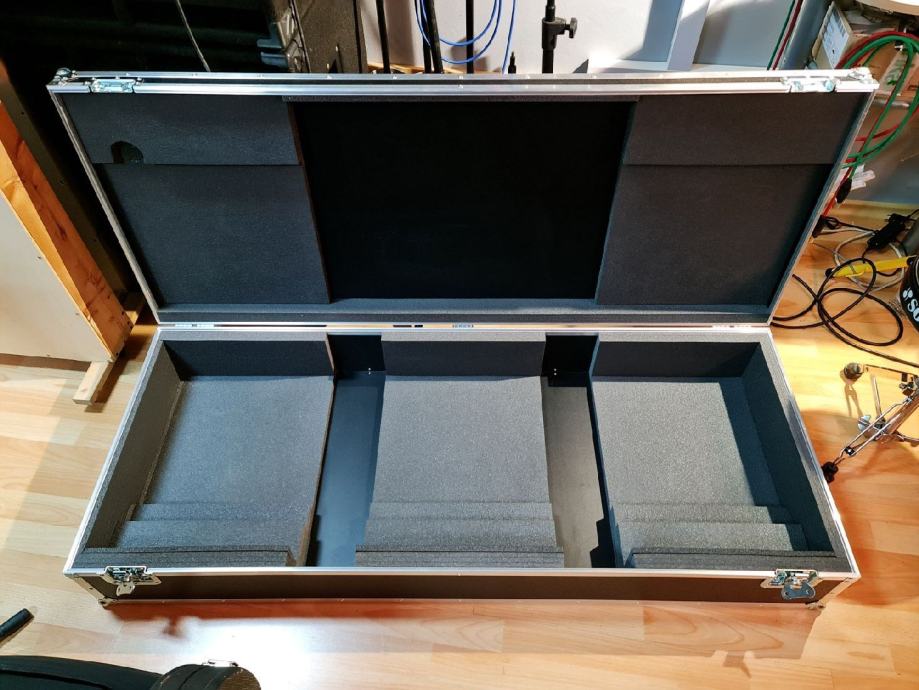 Prodam ROLAND FANTOM G8 + flight case