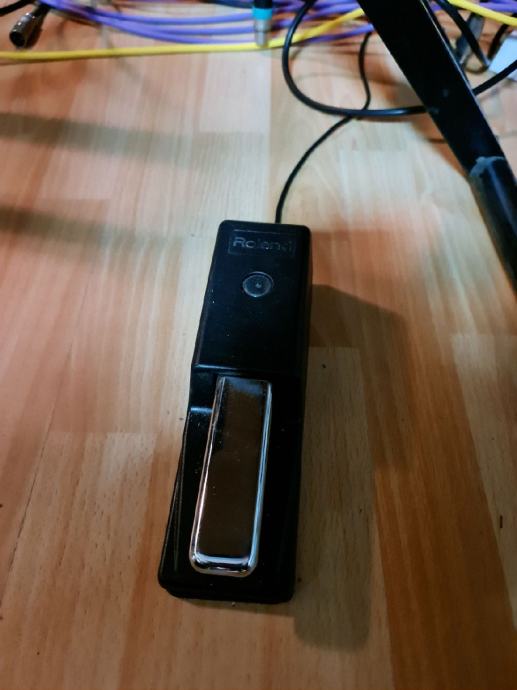 Prodam ROLAND FANTOM G8 + flight case